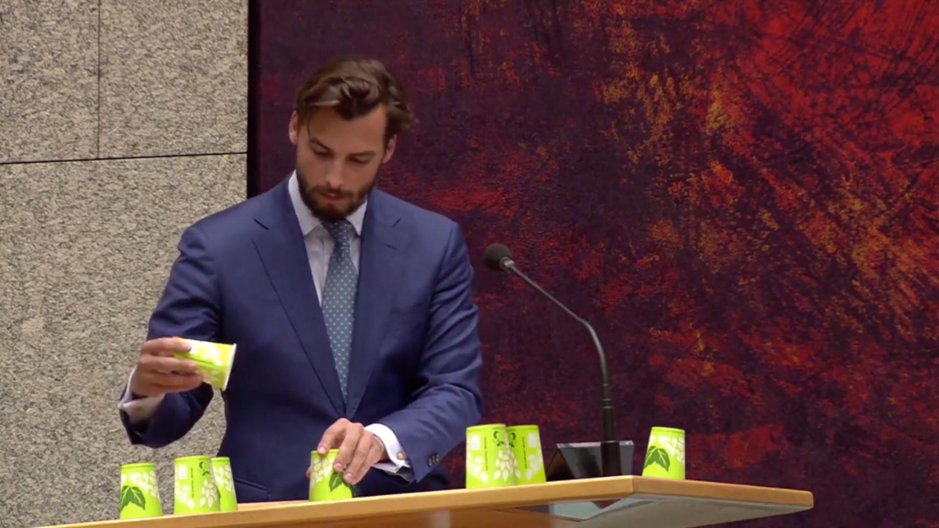 Thierry and his cups | LuckyTV